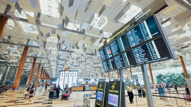 Airport Experience : Top 4 Digital Displays To Have In The Airport